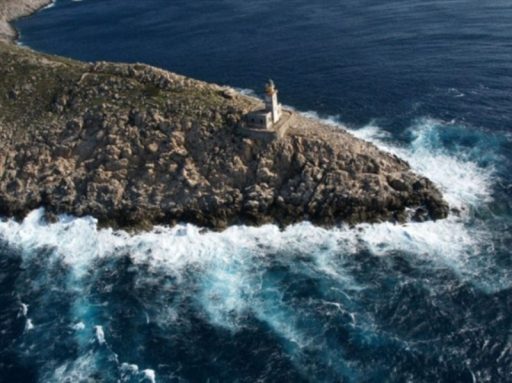 The traditional and historic stone lighthouses of Greece - Greek News ...