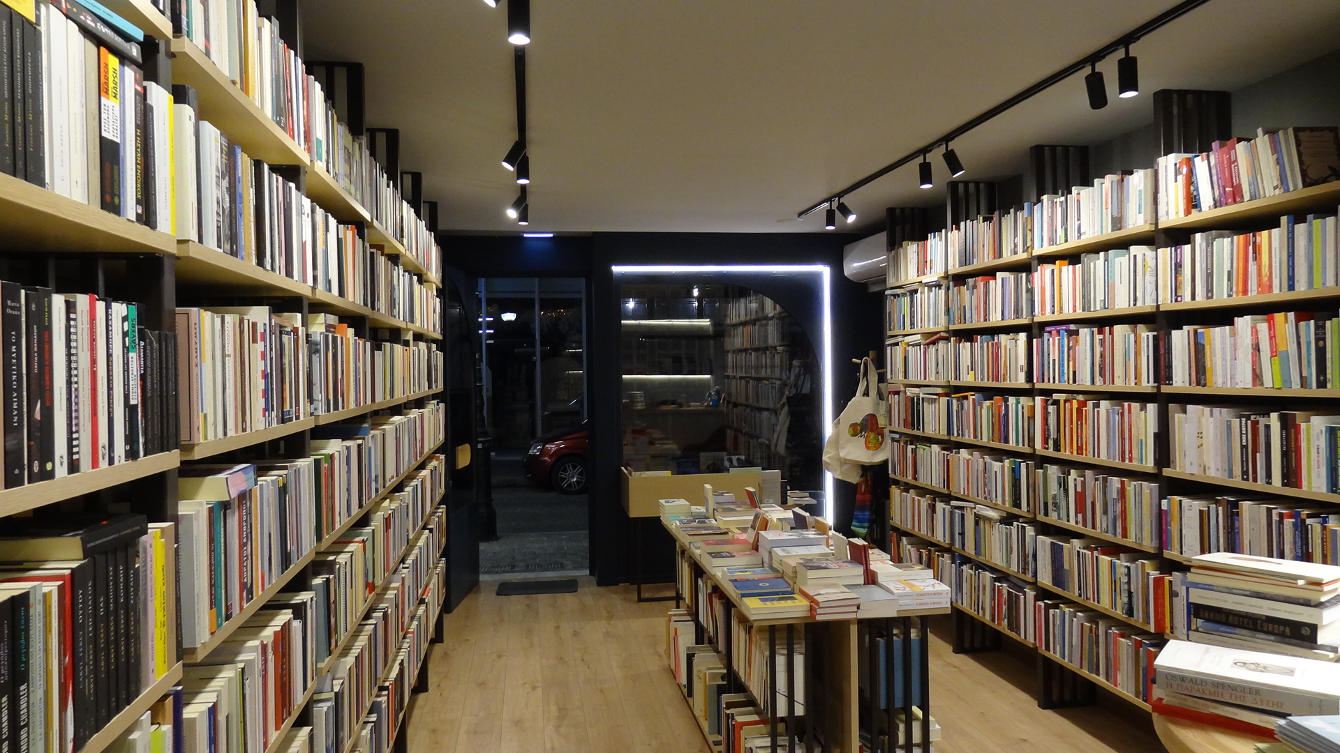 Reading Greece: Fata Libelli – A Bookstore that Made Piraeus Anew a ...